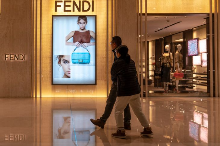 What Is DOOH Advertising? Digital Out-of-Home Explained | Rise Vision