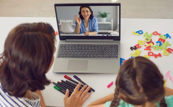 How to Use Digital Screens in Place for Better Communication with Parents