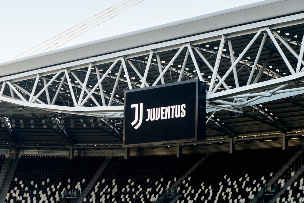 What Is DOOH Advertising? Digital Out-of-Home Explained | Rise Vision