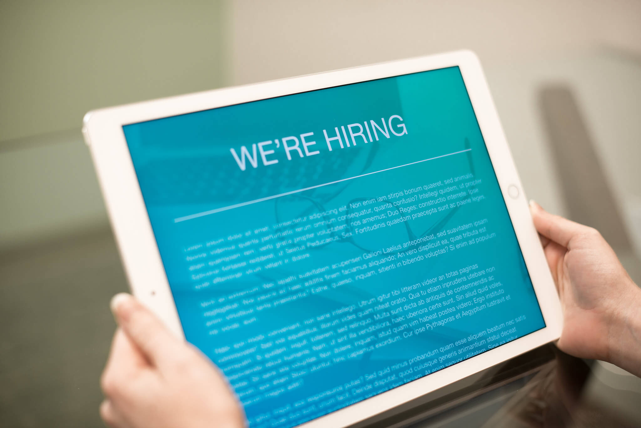 The Rise Vision Guide to Hiring Signage