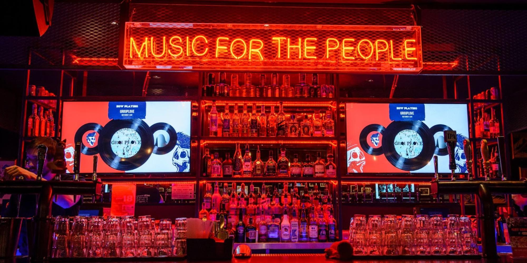 What is Bar Digital Signage and What are its Benefits?